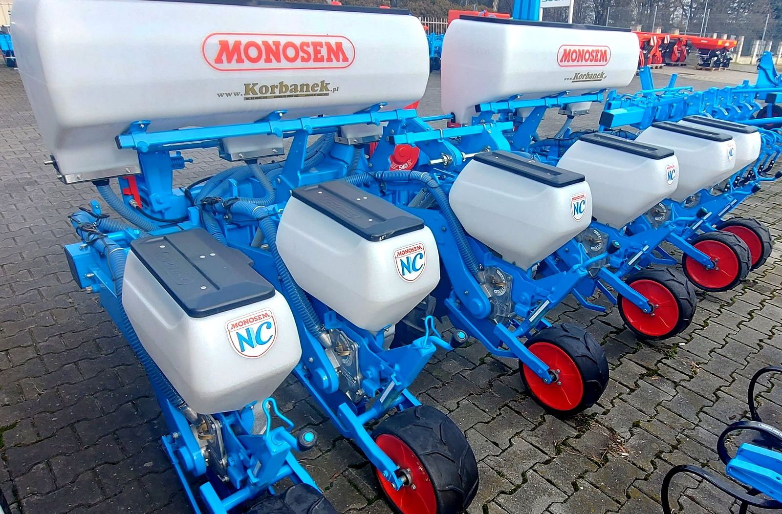 Siewnik punktowy do kukurydzy 6-rzędowy Monosem NC Classic | korbanek.pl