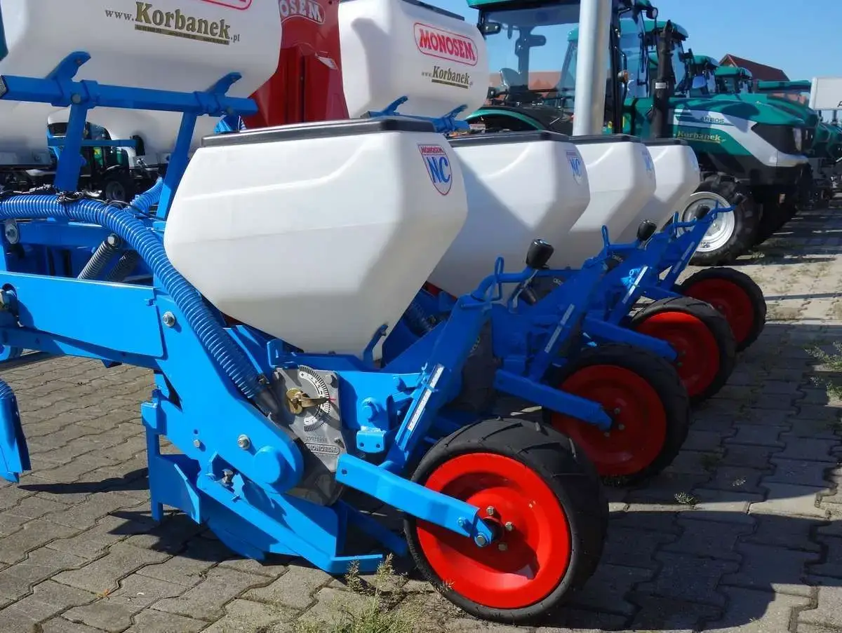 Siewnik punktowy do kukurydzy 4-rzędowy Monosem NC Classic | korbanek.pl